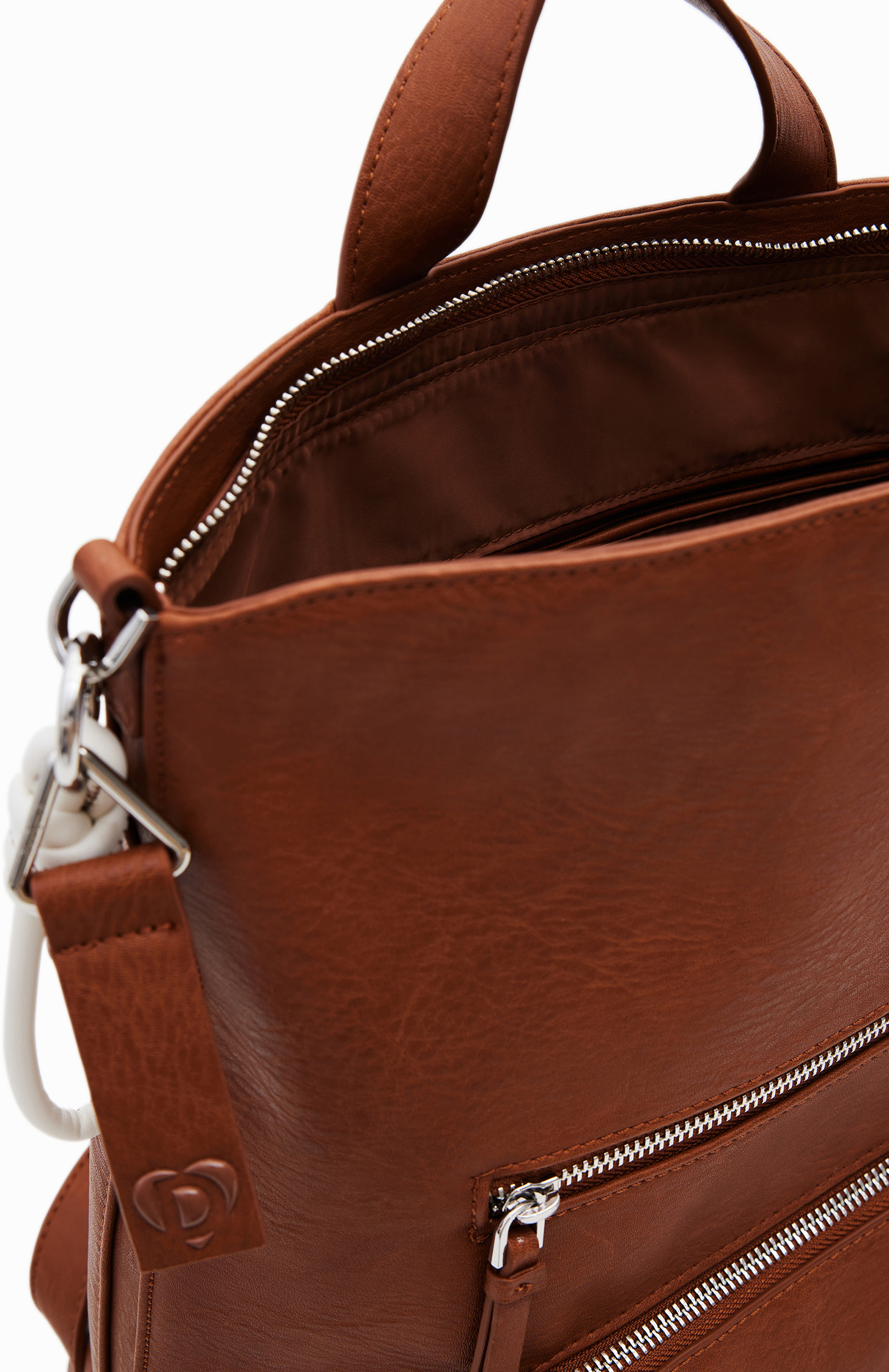 Dámský batoh Half Logo | Vivantis.cz - Hello Gorgeous!