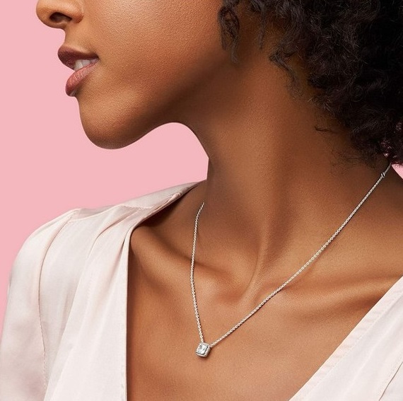 Luxusní náhrdelník s třpytivým přívěskem Timeless 396241CZ-45 | Sperky.cz