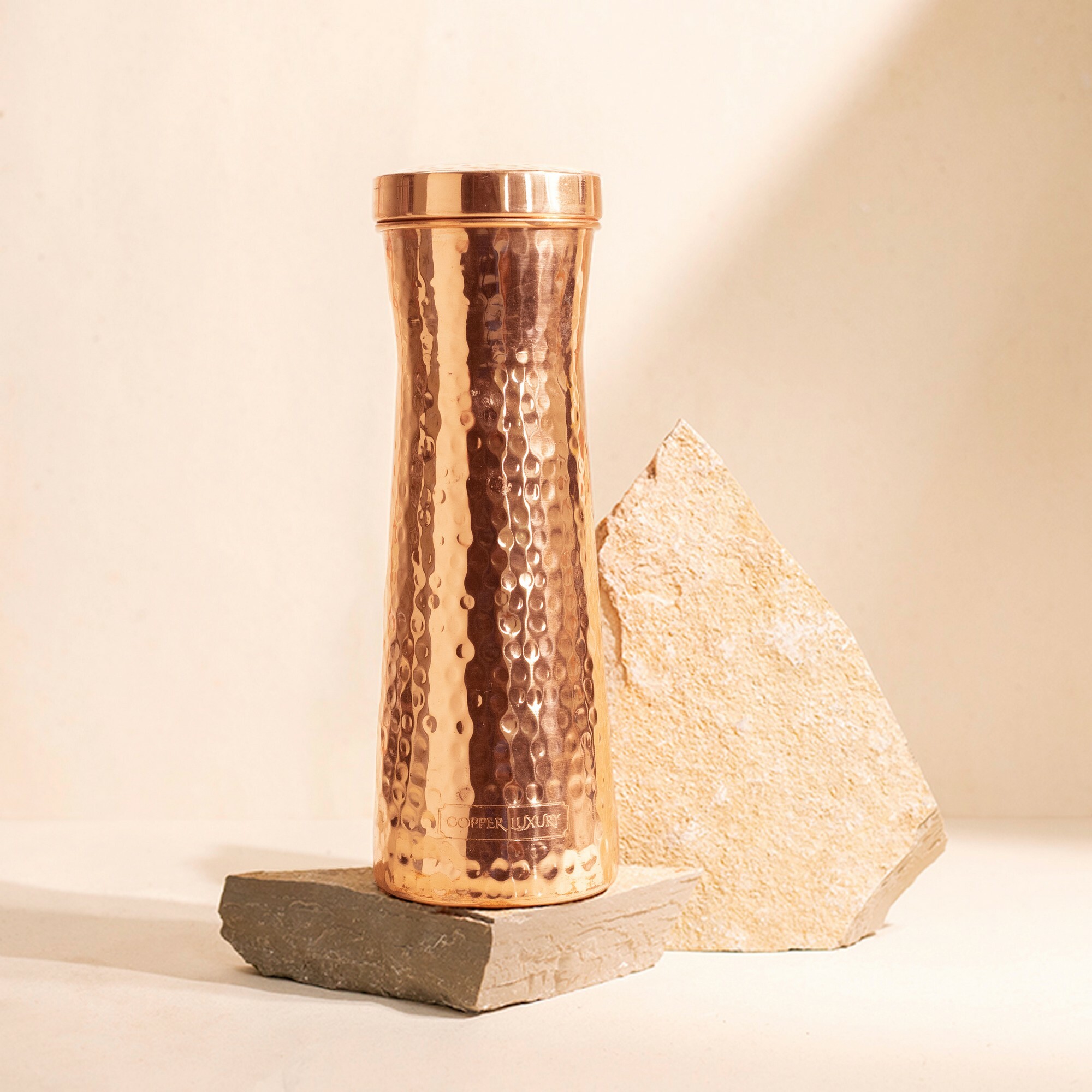 Měděná karafa Luxury Carafe Hammered 1200 ml | Vivantis.cz - Hello ...
