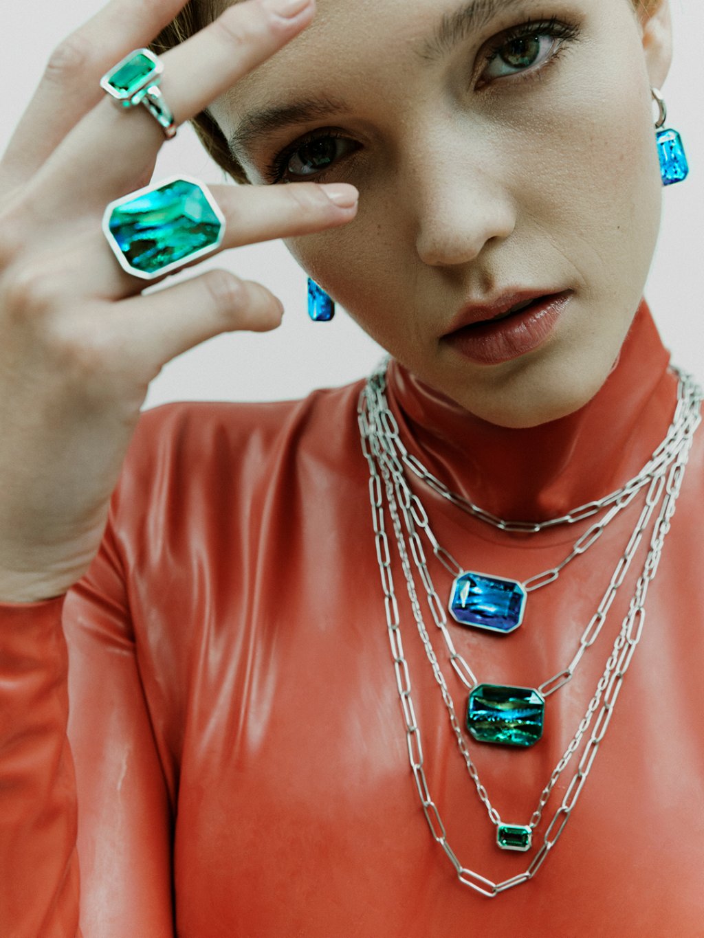 Ocelový náhrdelník s ručně mačkaným kamenem českého křišťálu Preciosa ...